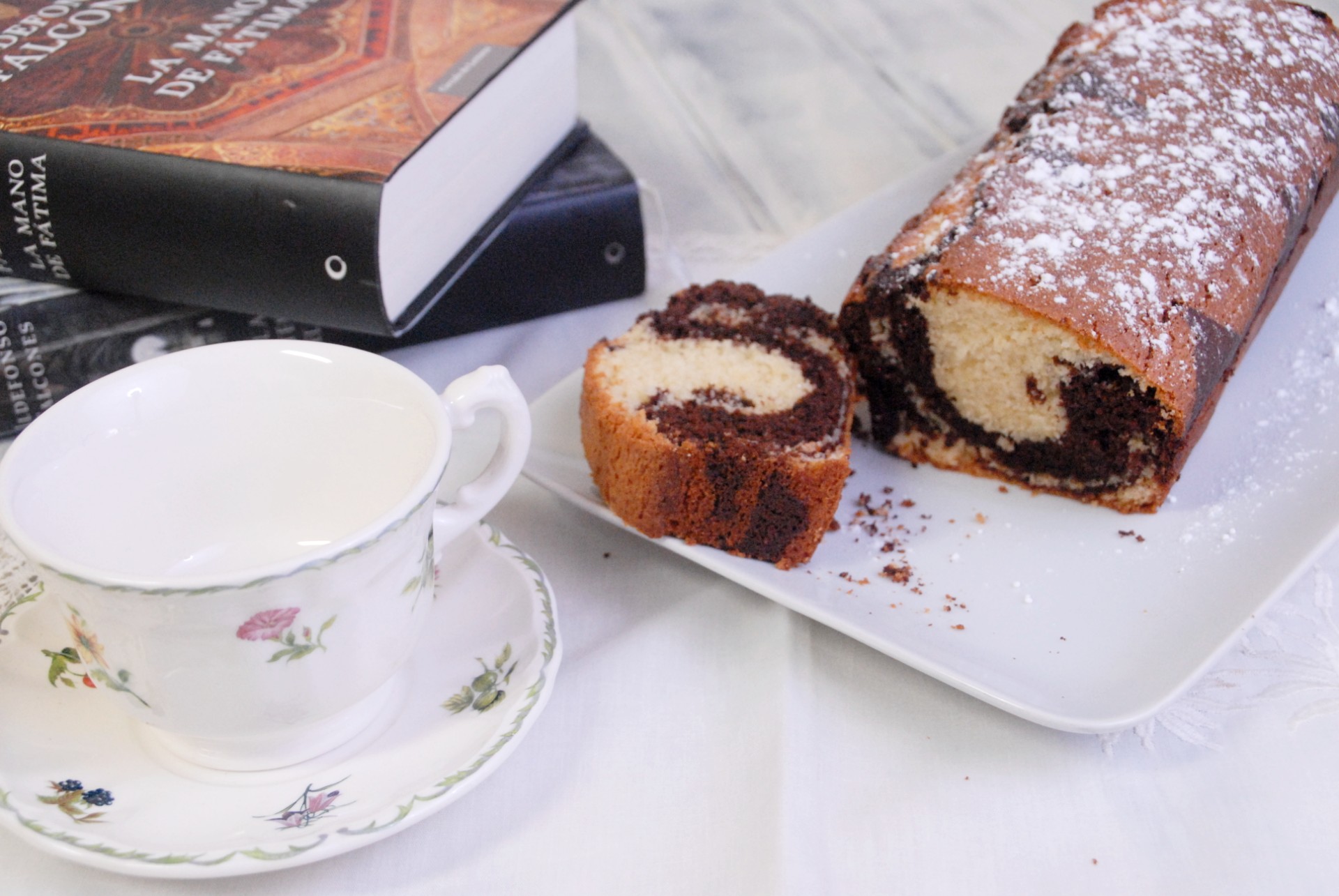 Bizcocho marmolado - Receta fácil - Con cuchara y cucharon